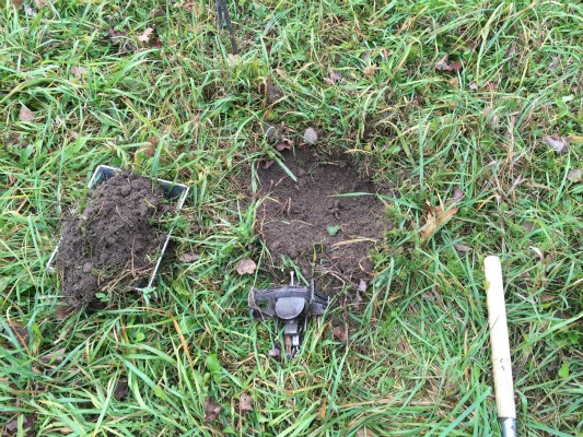 Dirt Hole Set - Trapping Fox And Coyotes